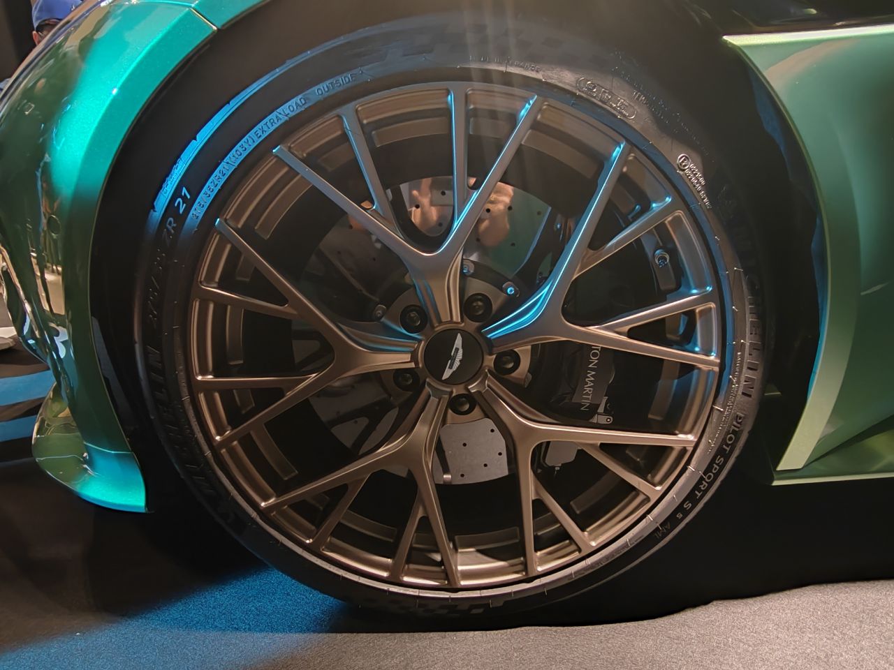 Aston MartinDB车系 最新继承者DB12登场售价从RM 1,088,000 起跳！ - 爱玩库